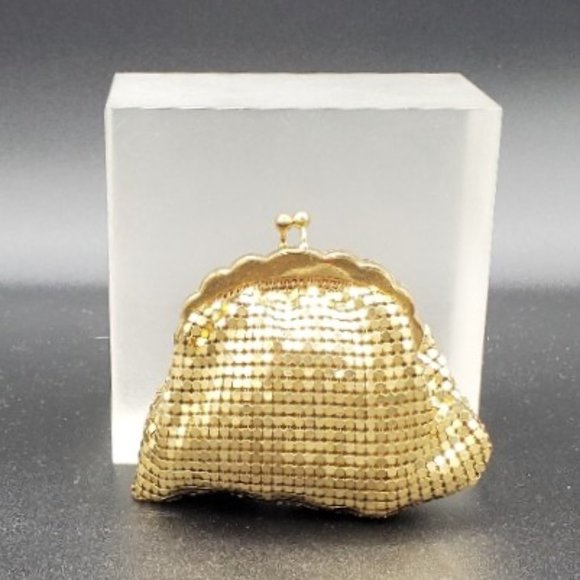 Bags | Vintage Gold Mesh Coin Purse With Kiss Clasp And Satin Lining ...